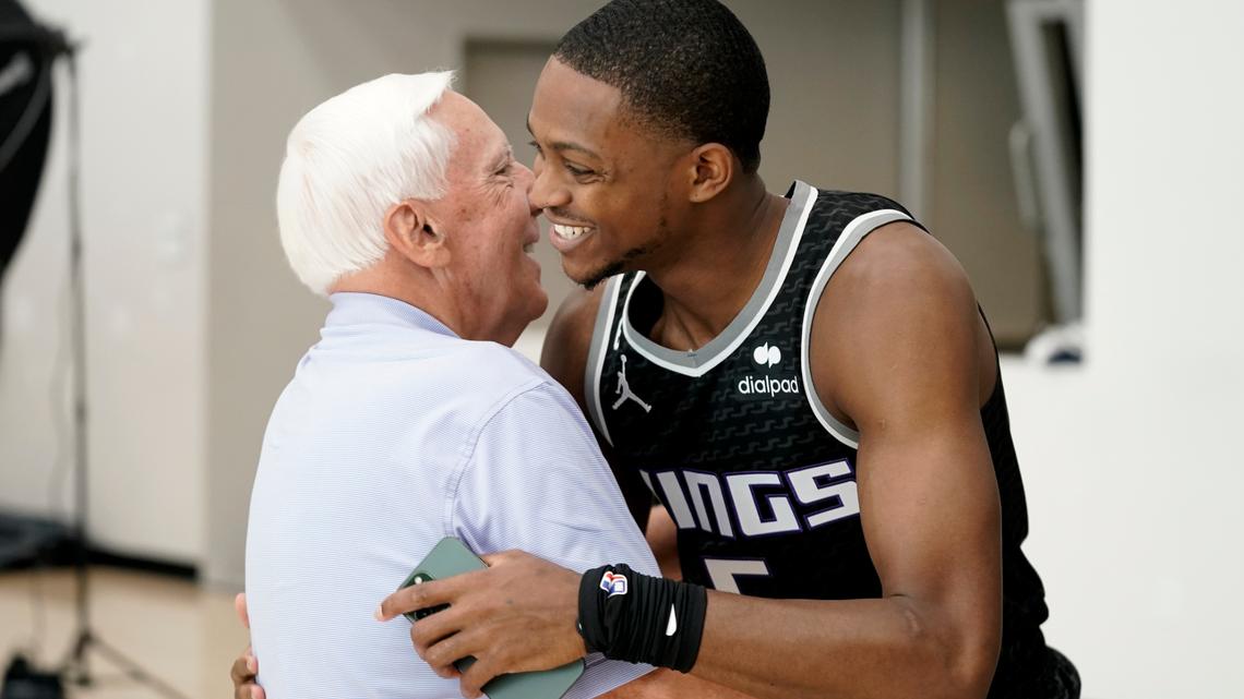 Sacramento Kings honor team radio announcer Gary Gerould | Sacramento Bee