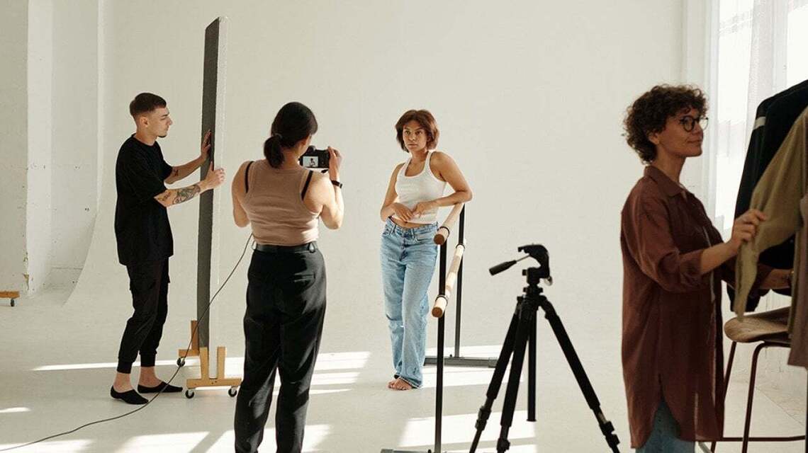 Visual equity in e-commerce: How modeling brands use consistent imagery ...